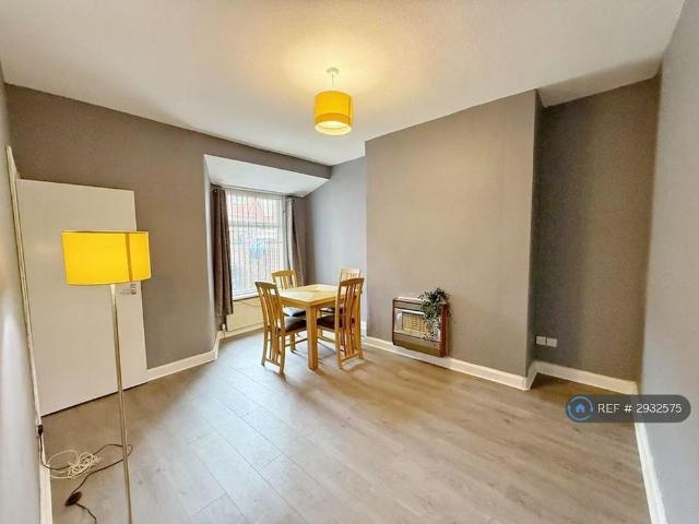4 bedroom terraced house to rent