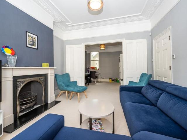 4 bedroom terraced house to rent