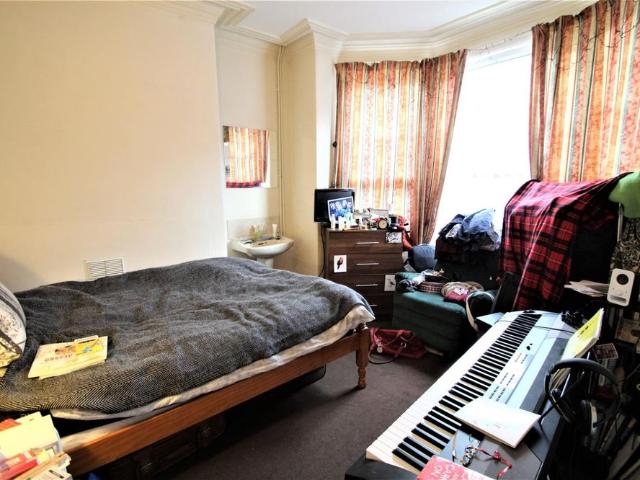 4 bedroom terraced house to rent