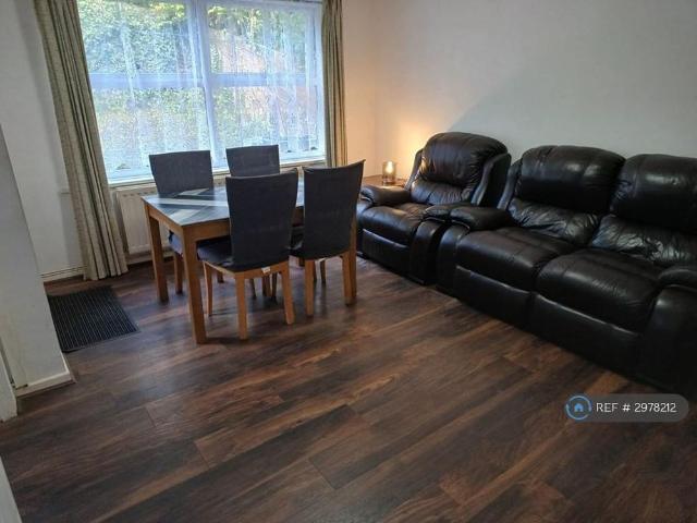 4 bedroom terraced house to rent