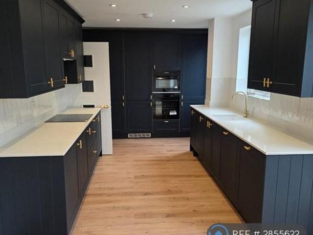 4 bedroom terraced house to rent