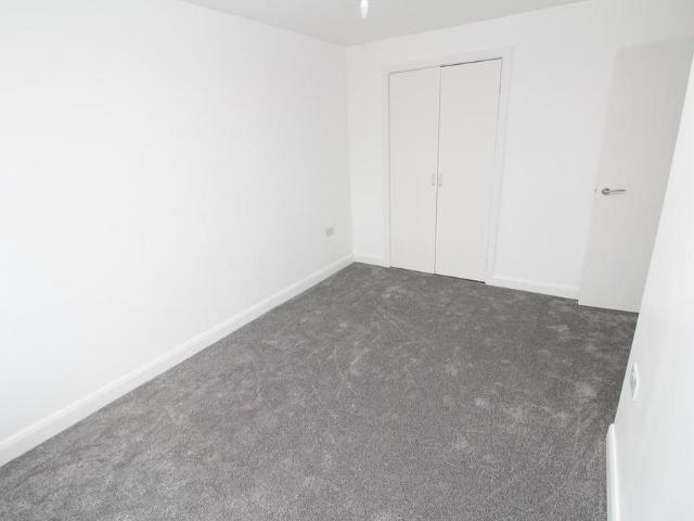4 bedroom terraced house to rent