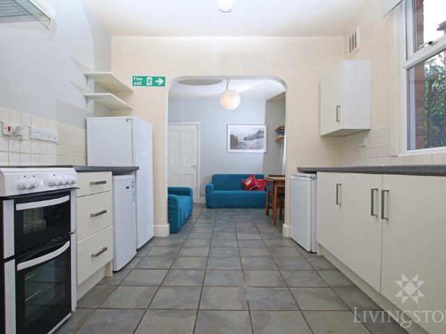 4 bedroom terraced house to rent