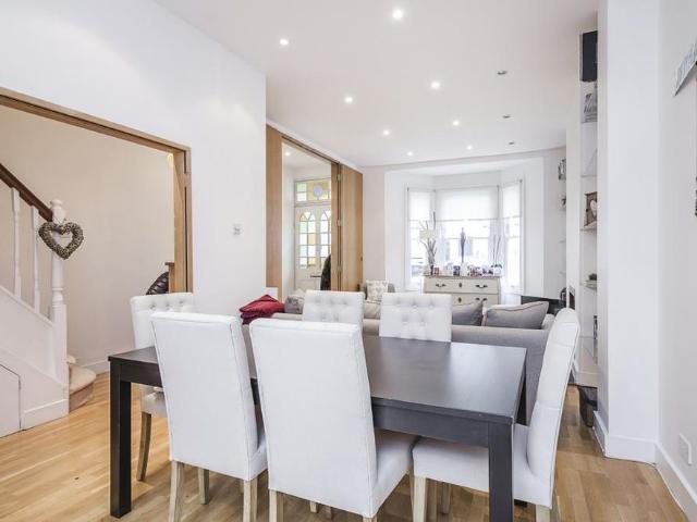 4 bedroom terraced house to rent