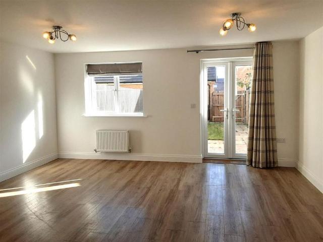 4 bedroom terraced house to rent