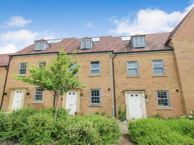 4 bedroom terraced house to rent