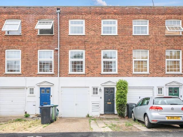 4 bedroom terraced house to rent