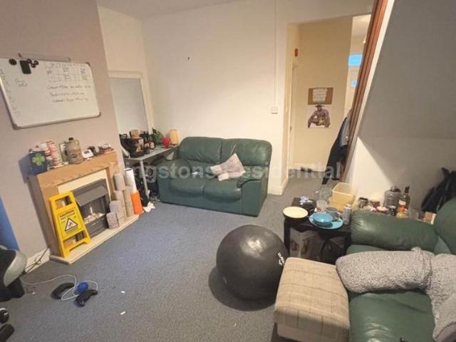 4 bedroom terraced house to rent