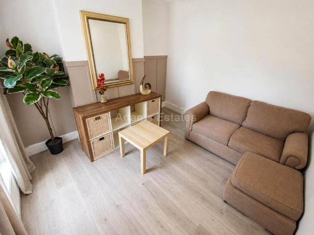4 bedroom terraced house to rent