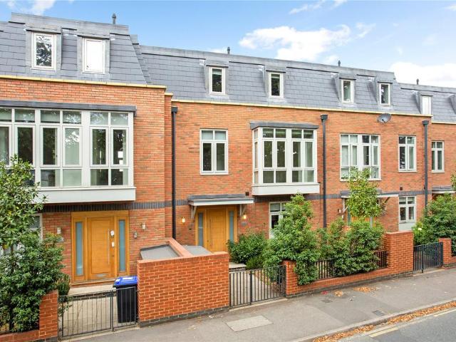 4 bedroom terraced house to rent