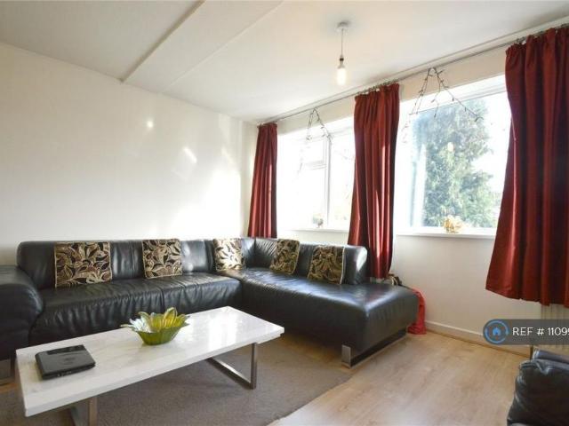 4 bedroom terraced house to rent