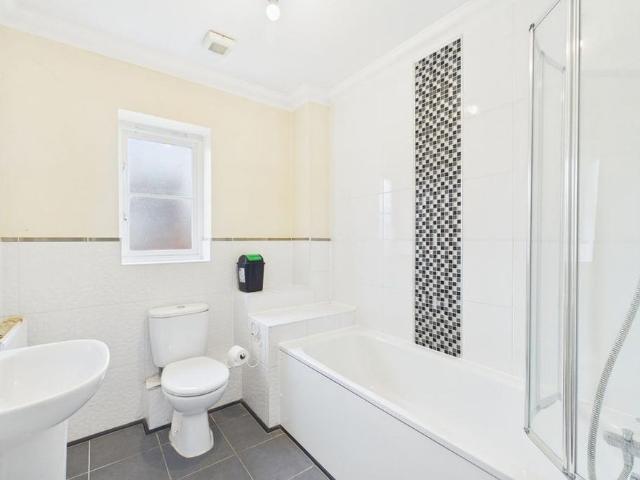 4 bedroom terraced house to rent