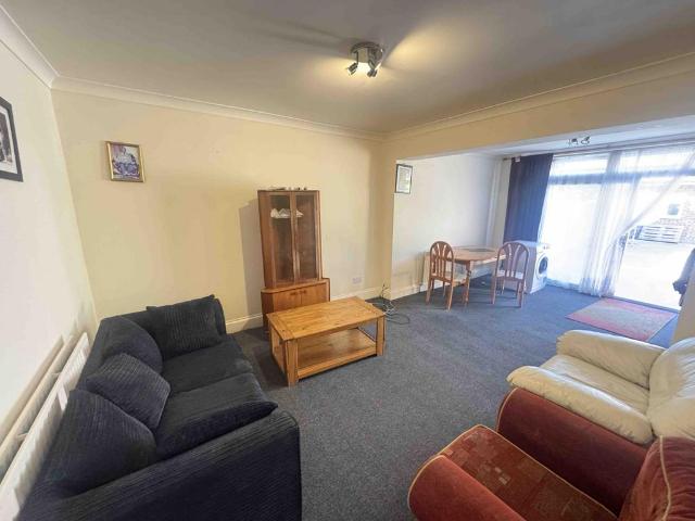 4 bedroom terraced house to rent