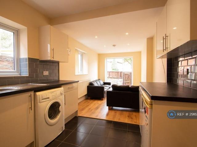 4 bedroom terraced house to rent