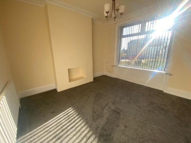 4 bedroom terraced house to rent
