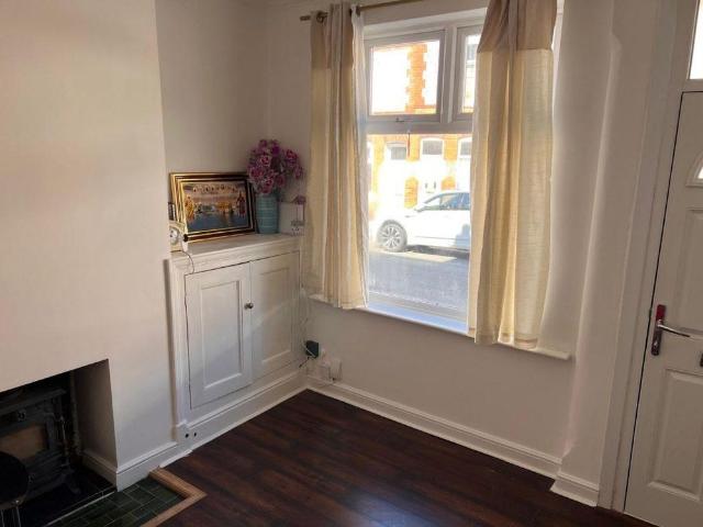 4 bedroom terraced house to rent