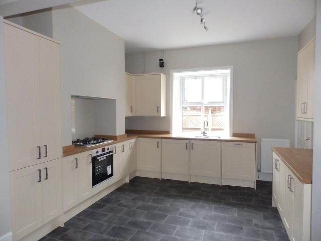 4 bedroom terraced house to rent