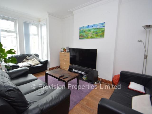 4 bedroom terraced house to rent