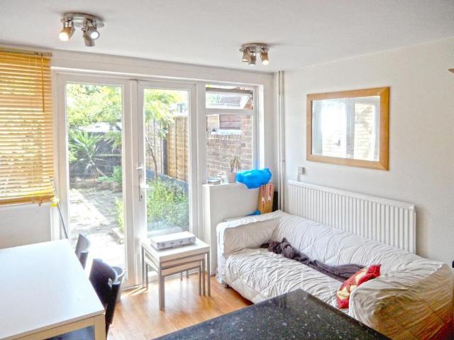 4 bedroom terraced house to rent