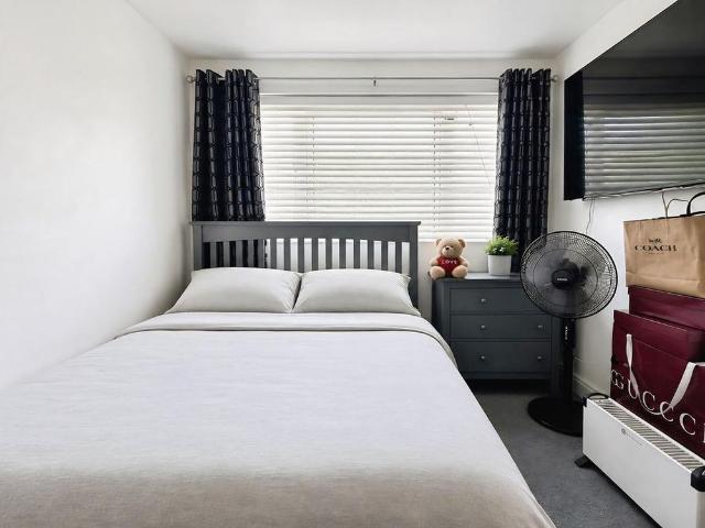 4 bedroom terraced house to rent