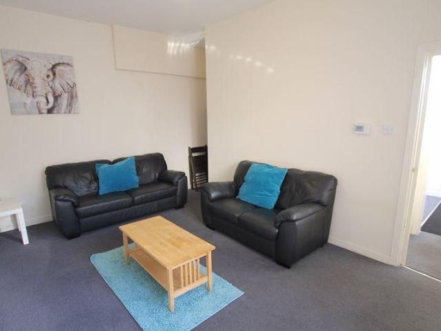 4 bedroom terraced house to rent