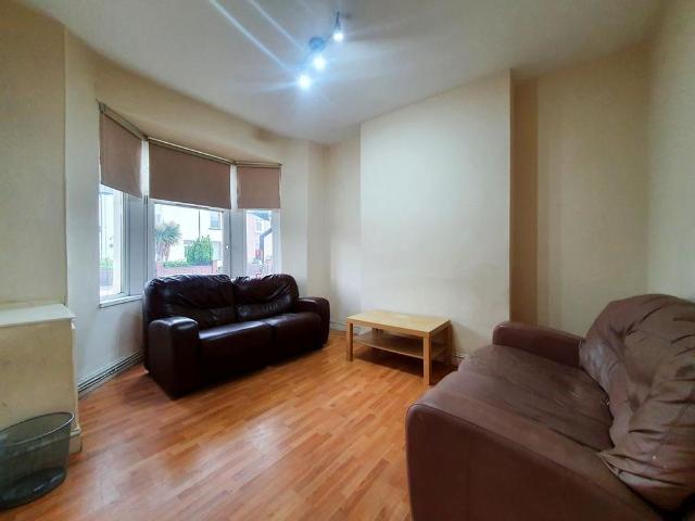 4 bedroom terraced house to rent