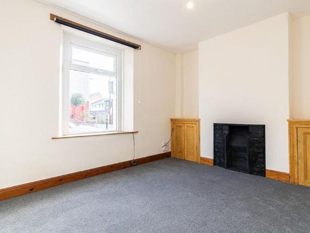 4 bedroom terraced house to rent