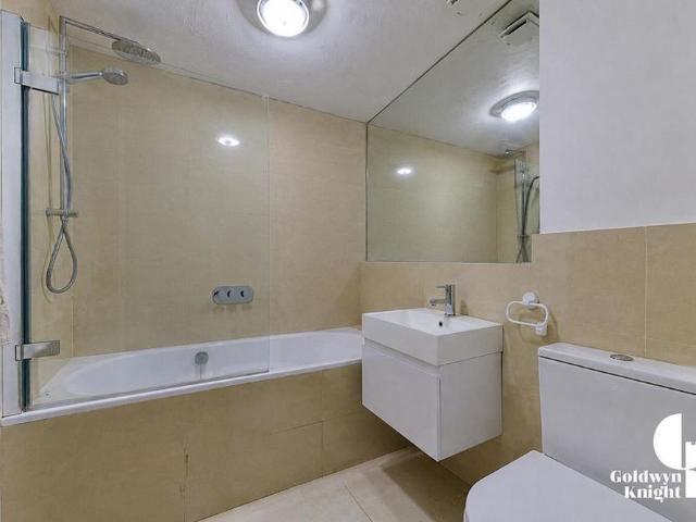 4 bedroom terraced house to rent