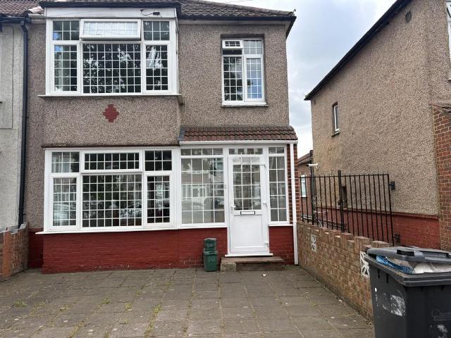 4 bedroom terraced house to rent