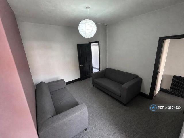 4 bedroom terraced house to rent