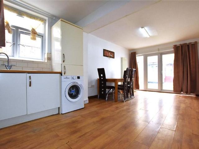 4 bedroom terraced house to rent