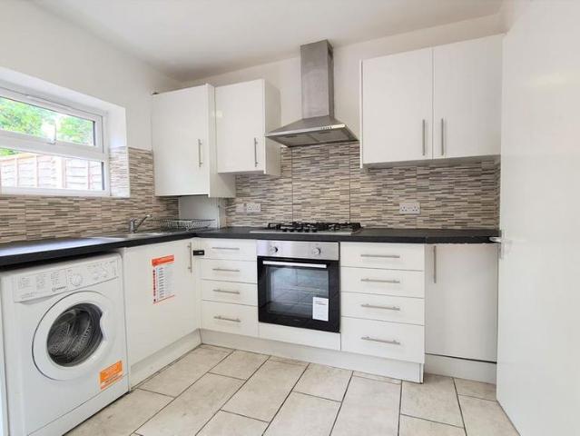 4 bedroom terraced house to rent