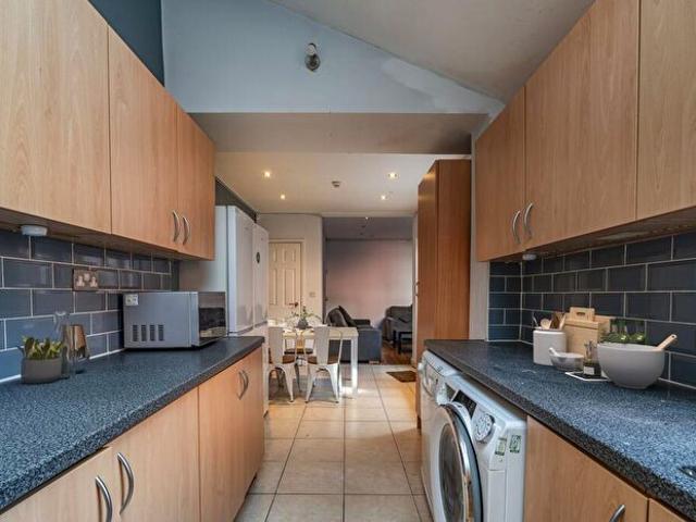 4 Bedroom Terraced House To Rent In Teversal Avenue, Nottingham, NG7
