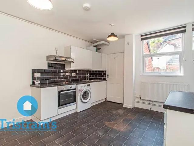 4 Bedroom Terraced House To Rent In Wilford Crescent East, Nottingham, NG2