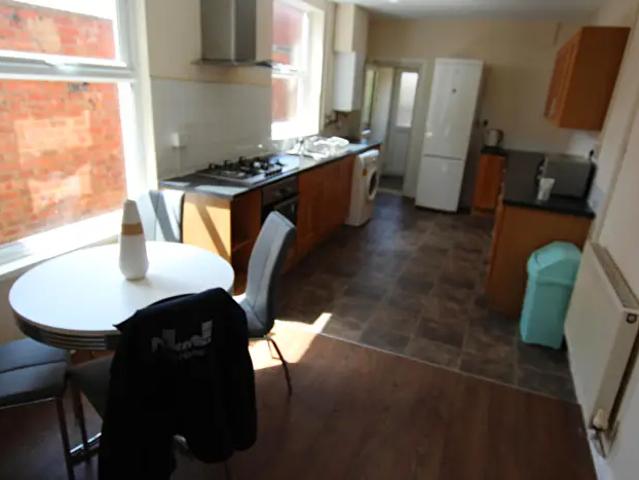 4 Bedroom Terraced House To Rent In Adams Avenue, NN1