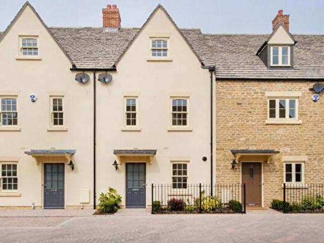 4 Bedroom Terraced House To Rent In Ashford Close, Woodstock, OX20