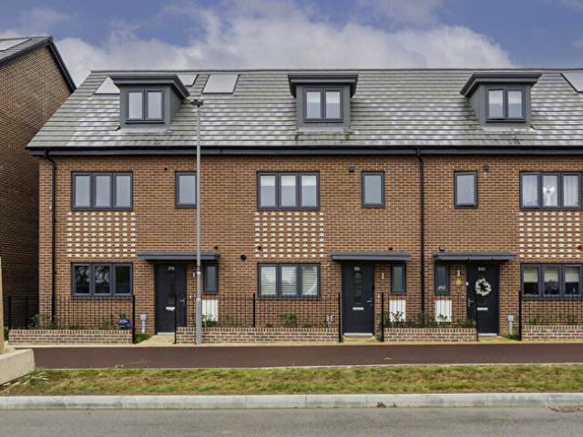 4 Bedroom Terraced House To Rent In Barrosa Way, Milton Keynes, MK8