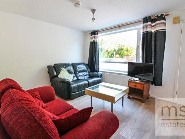 4 Bedroom Terraced House To Rent In Bills Option £pppw Forsythia Gardens, Lenton, Nottingham, NG7
