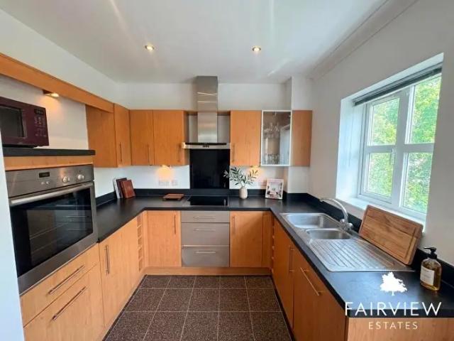 4 Bedroom Terraced House To Rent In Castle Quay Close, Nottingham, NG7