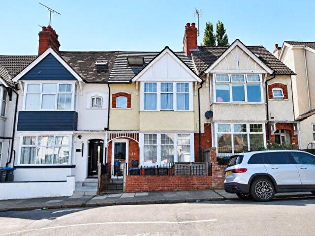 4 Bedroom Terraced House To Rent In Clarence Avenue, Northampton, NN2