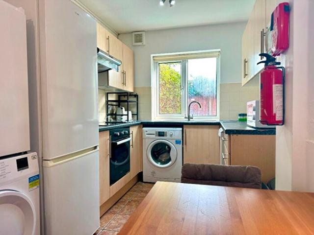 4 Bedroom Terraced House To Rent In / Glentworth Road, Nottingham, NG7