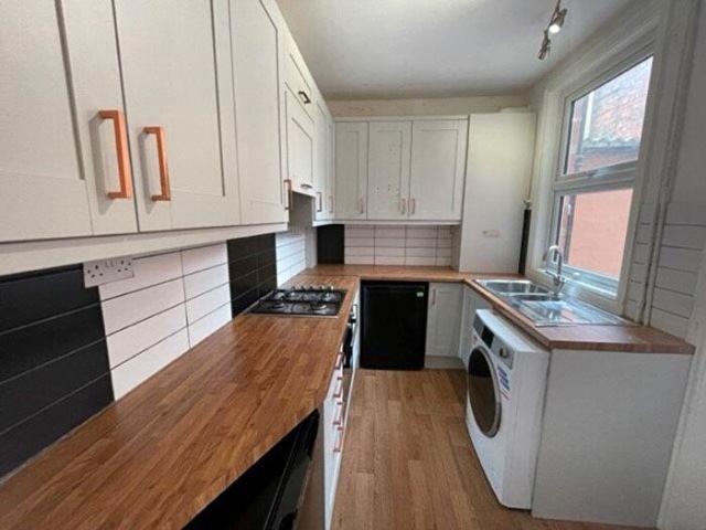 4 Bedroom Terraced House To Rent In Hartopp Road, Leicester, LE2