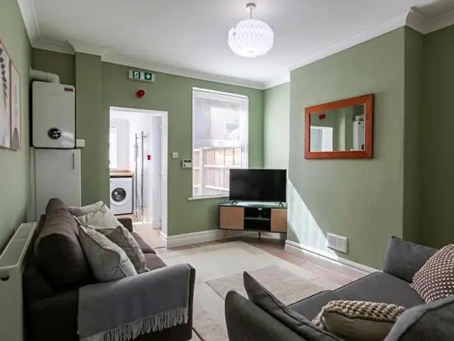 4 Bedroom Terraced House To Rent In Lamcote Grove, Nottingham, NG2