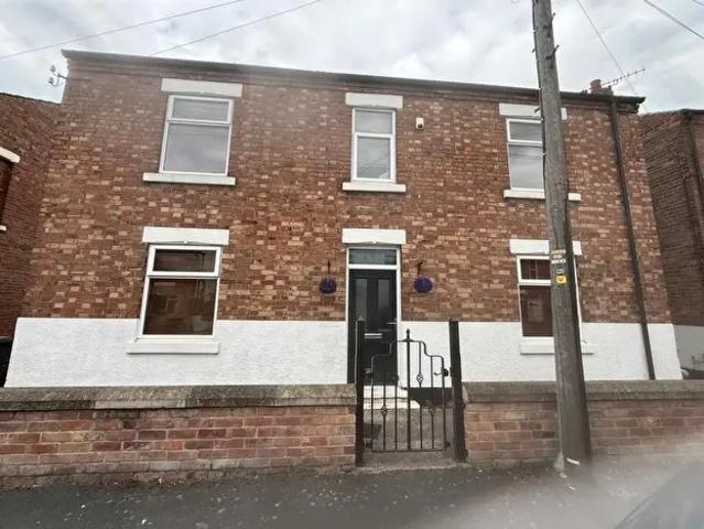 4 Bedroom Terraced House To Rent In Mona Street, Beeston, NG9