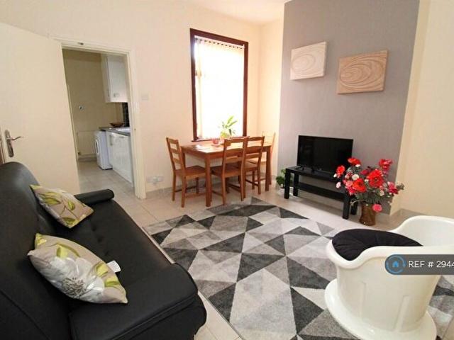 4 Bedroom Terraced House To Rent In Newcombe Road, Coventry, CV5