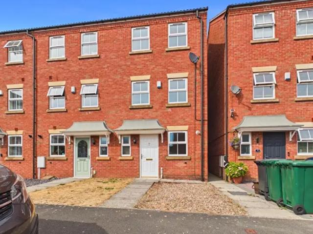 4 Bedroom Terraced House To Rent In Sherbourne Drive, Hilton, DE65