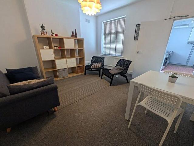 4 Bedroom Terraced House To Rent In Station Road, Beeston, NG9
