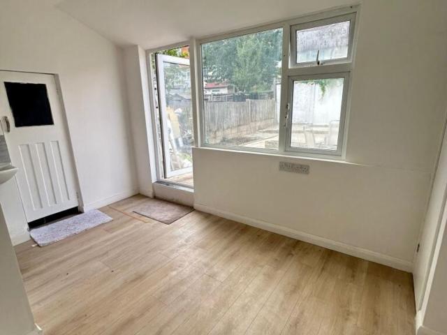 4 bedroom terraced house to rent on Waverley Road, London