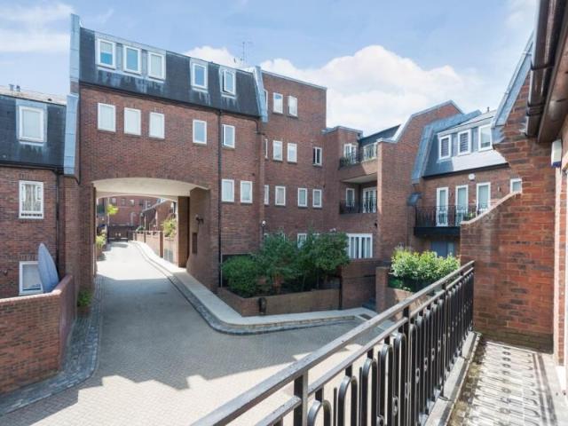4 Bedroom Terraced To Let