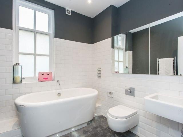 4 Bedroom Terraced To Let